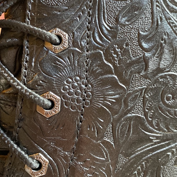 Timberland | Shoes | Timberland Black Beautiful Textured Print Leather ...